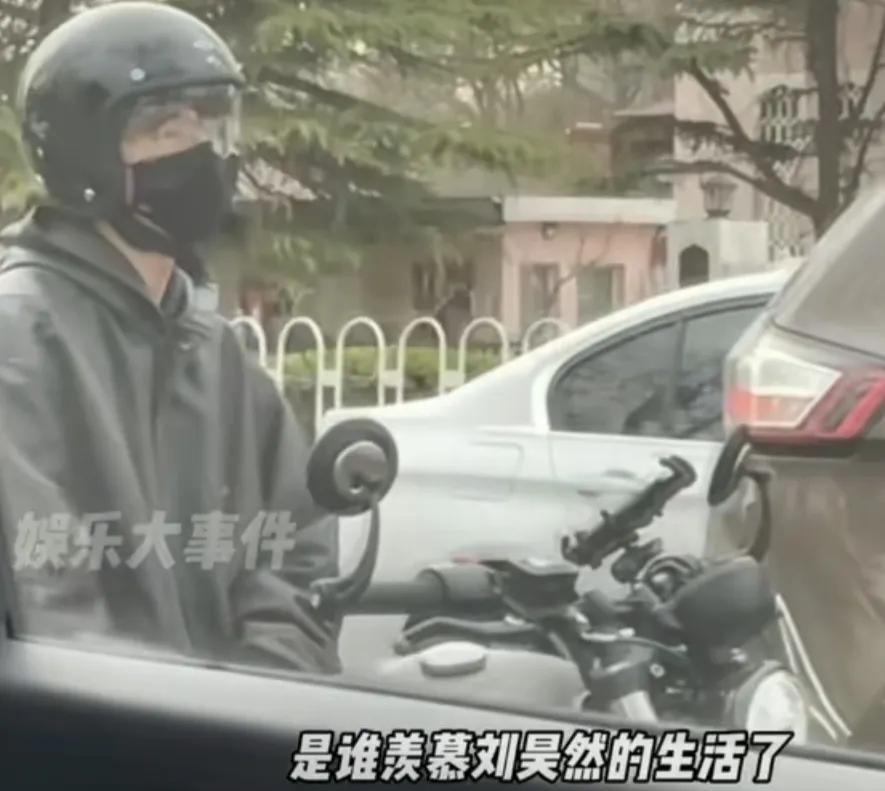 Liu Haoran's Life Riding a 15W Big Motorcycle Liangmahe Set up a Stall ...