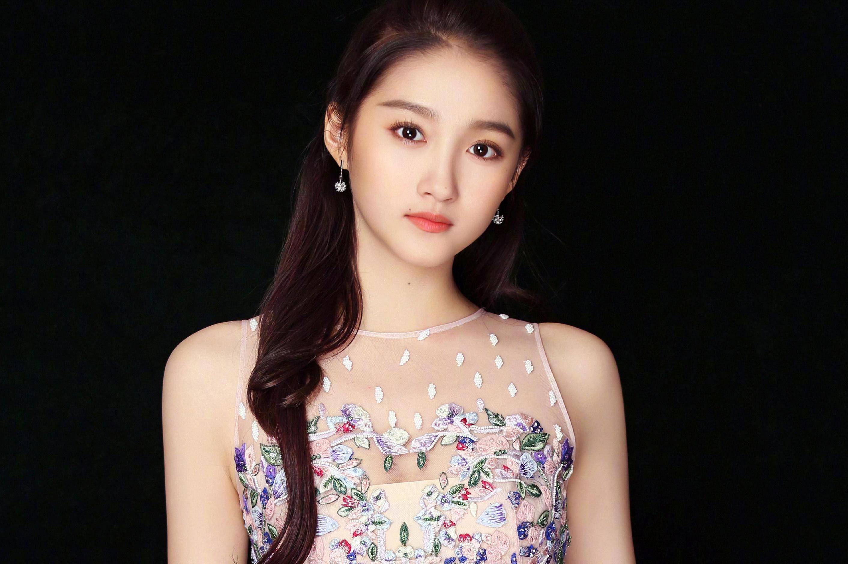 2023.6.2 entertainment breaking news: Di Lieba, Xiao Zhan, Yang Mi, Guan Xiaotong, Li Xian, Wang ...