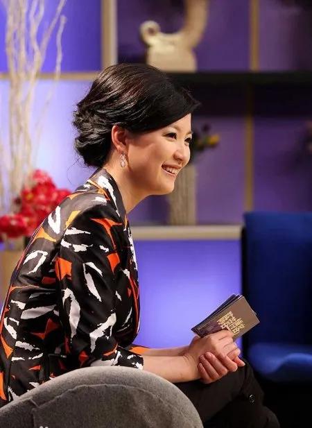 The most charming photo of Chen Rong on Dragon TV - iNEWS