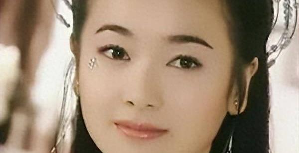Zuo Xiaoqing's 45-year-old self-revealed swimsuit photo is still a ...