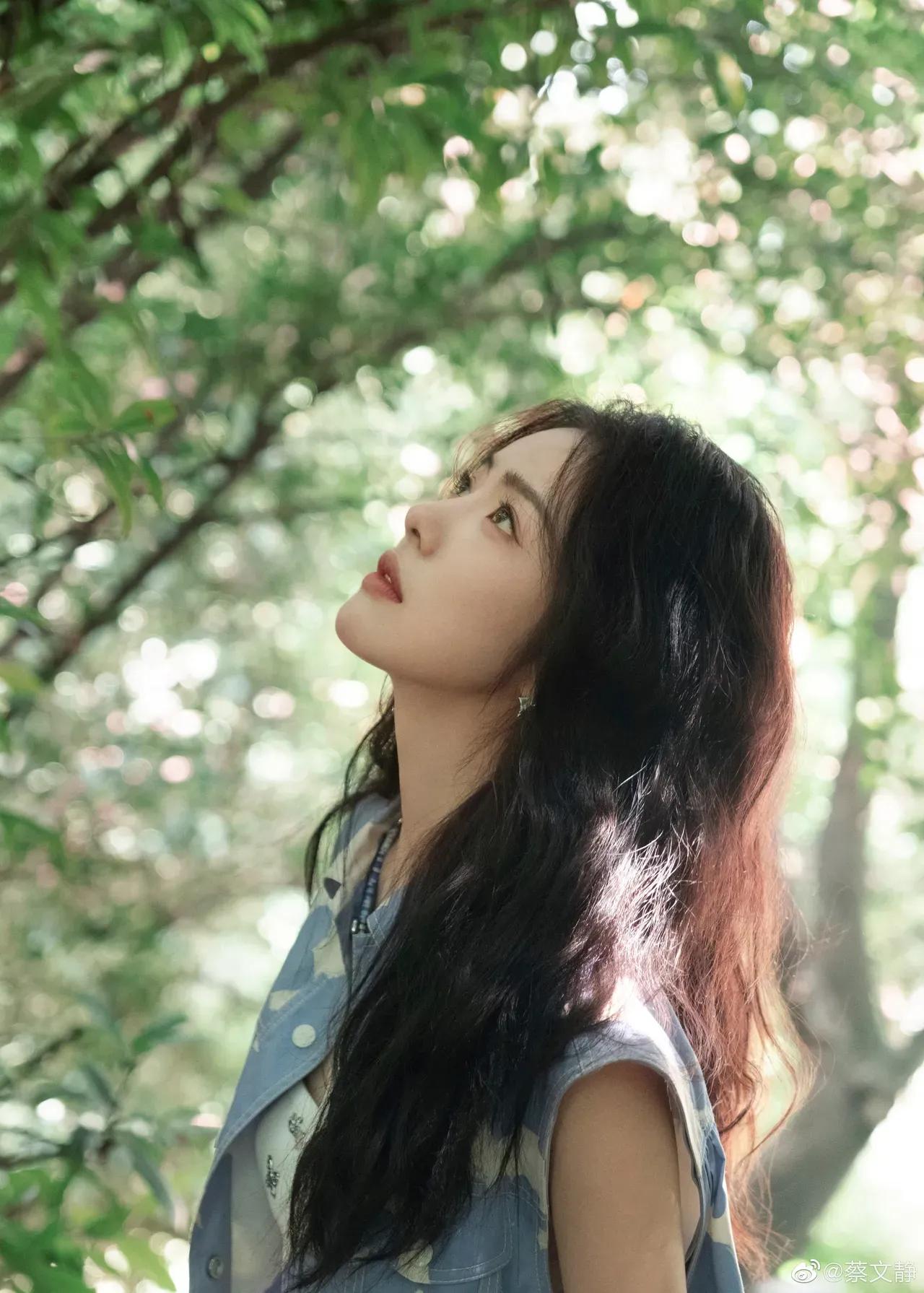 Cai Wenjing's lazy beauty - iNEWS