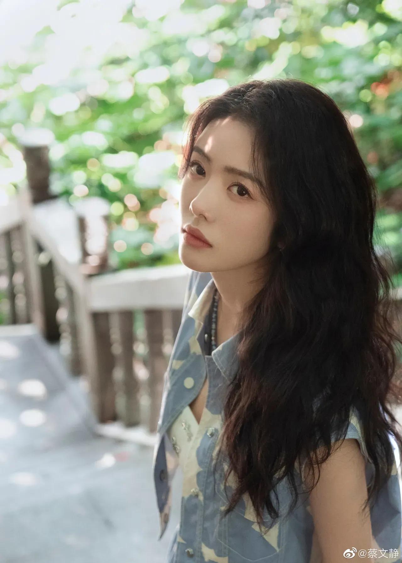 Cai Wenjing's lazy beauty - iNEWS