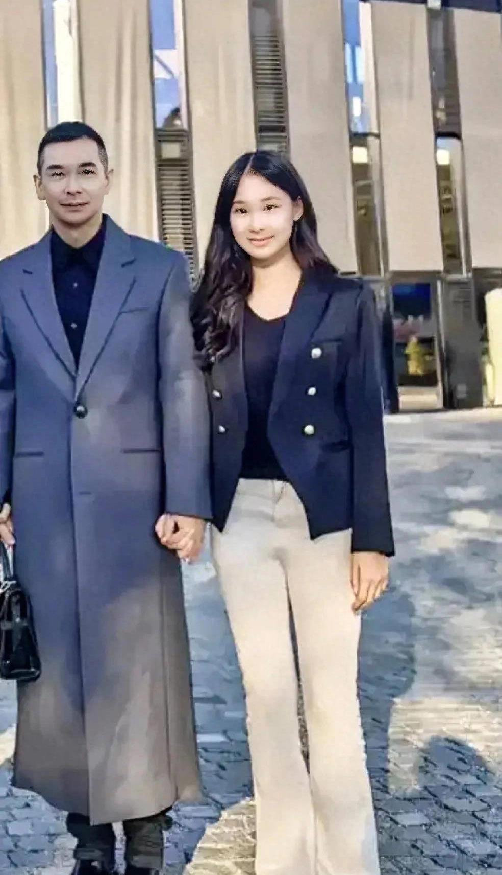 Amazing resemblance between father and daughter! The photo of Zhao Wenzhuo and his 15-year-old ...