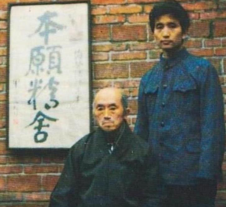 Master Haideng is 77 years old and became popular with his two-finger ...