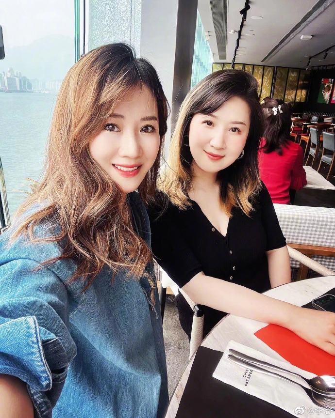 "Beautiful wife" Li Nian is very pregnant and has a gathering with ...