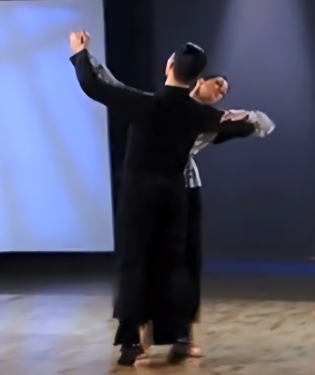 The gorgeous first three steps (right turn step) technique of ballroom ...