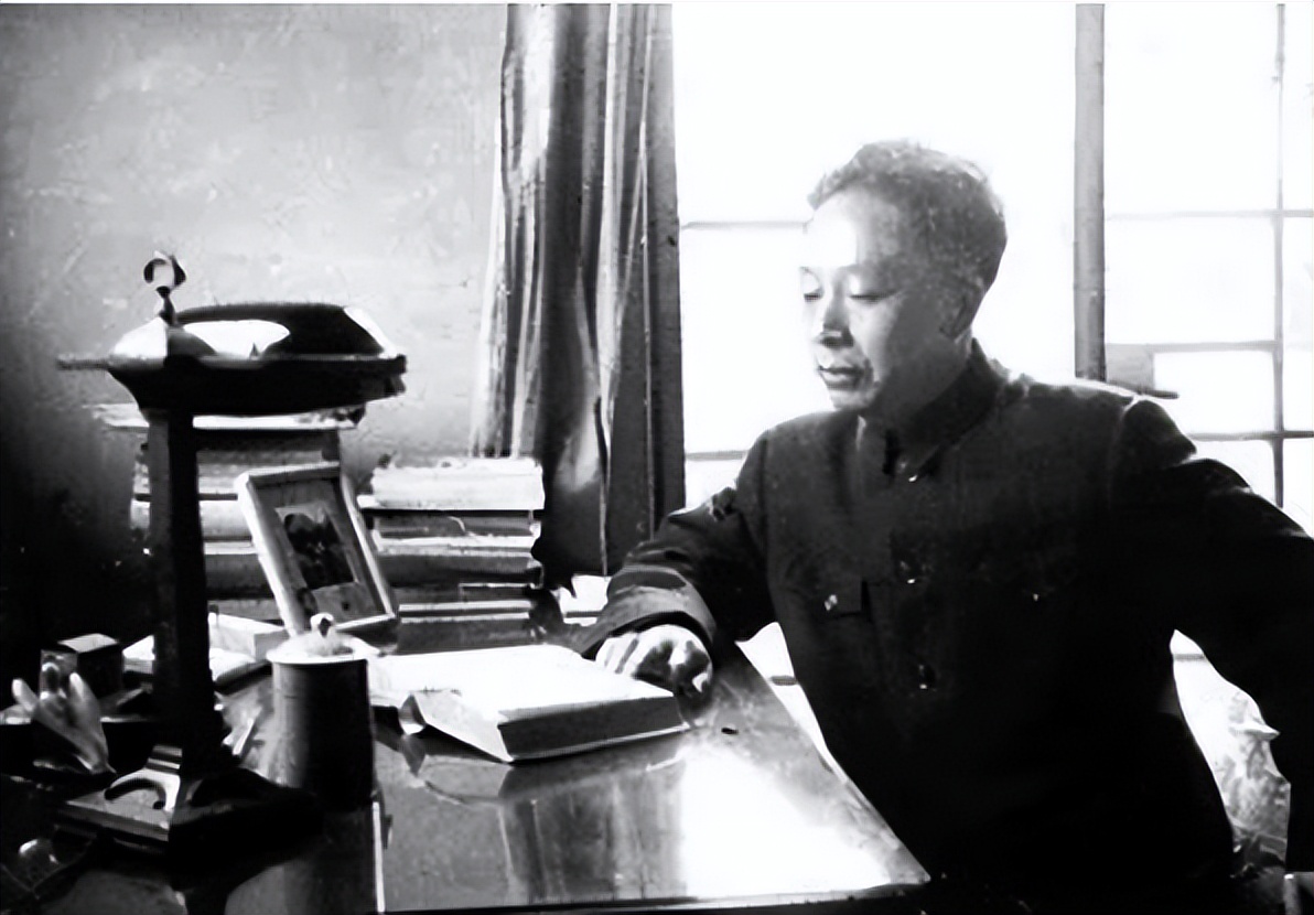 She was the best director of the "Golden Rooster Award", died of breast ...