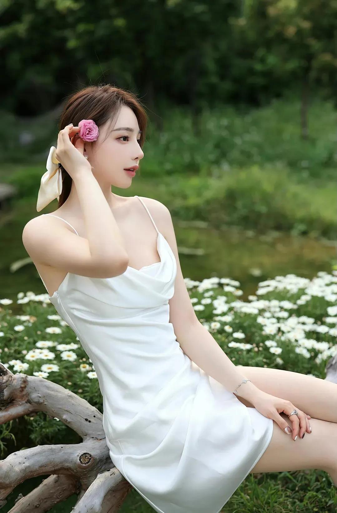 Fairy Descends to Earth—Liu Yining - iMedia