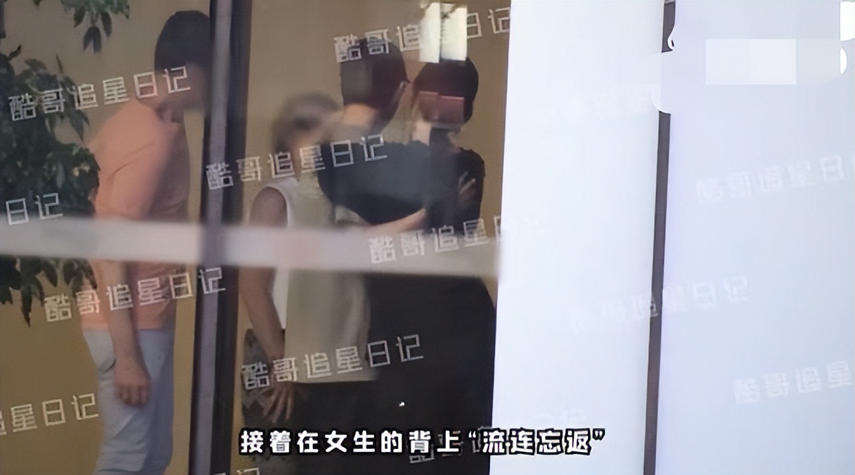 Qin Junjie and Mao Xiaohui's love affair was exposed, held hands and went back to the hotel ...