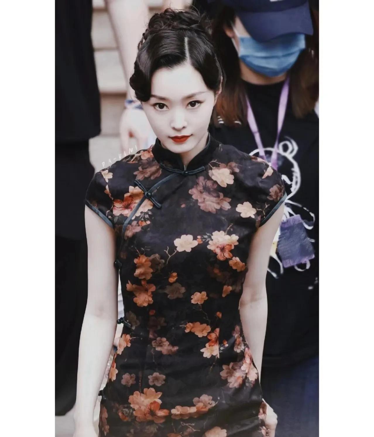 Why does Song Yi have good-looking facial features, but his appearance ...