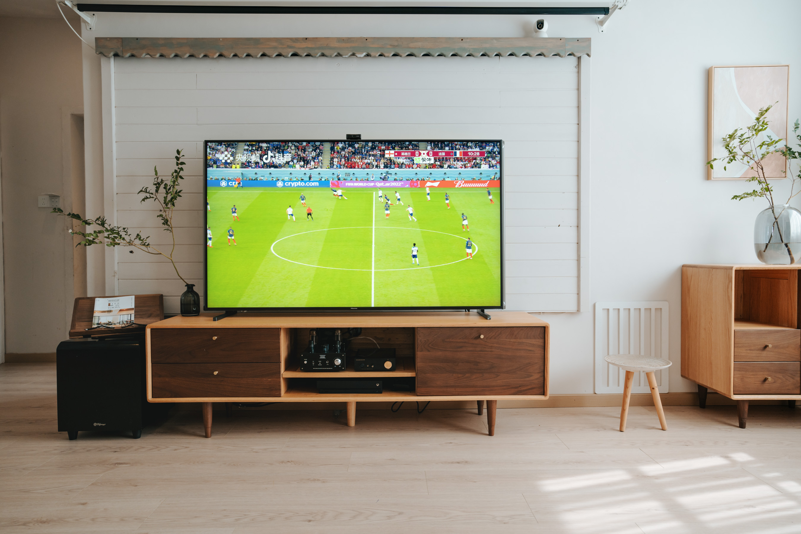 Experience Hisense TV U8H reference-level video: the picture quality is really good, a new ...