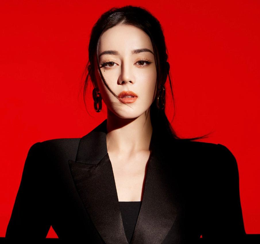 Good things are coming soon? Di Lieba showed up wearing a diamond ring ...