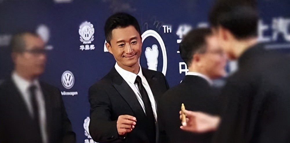 He lied to us for 49 years! It turns out that he is Wu Jing's father ...
