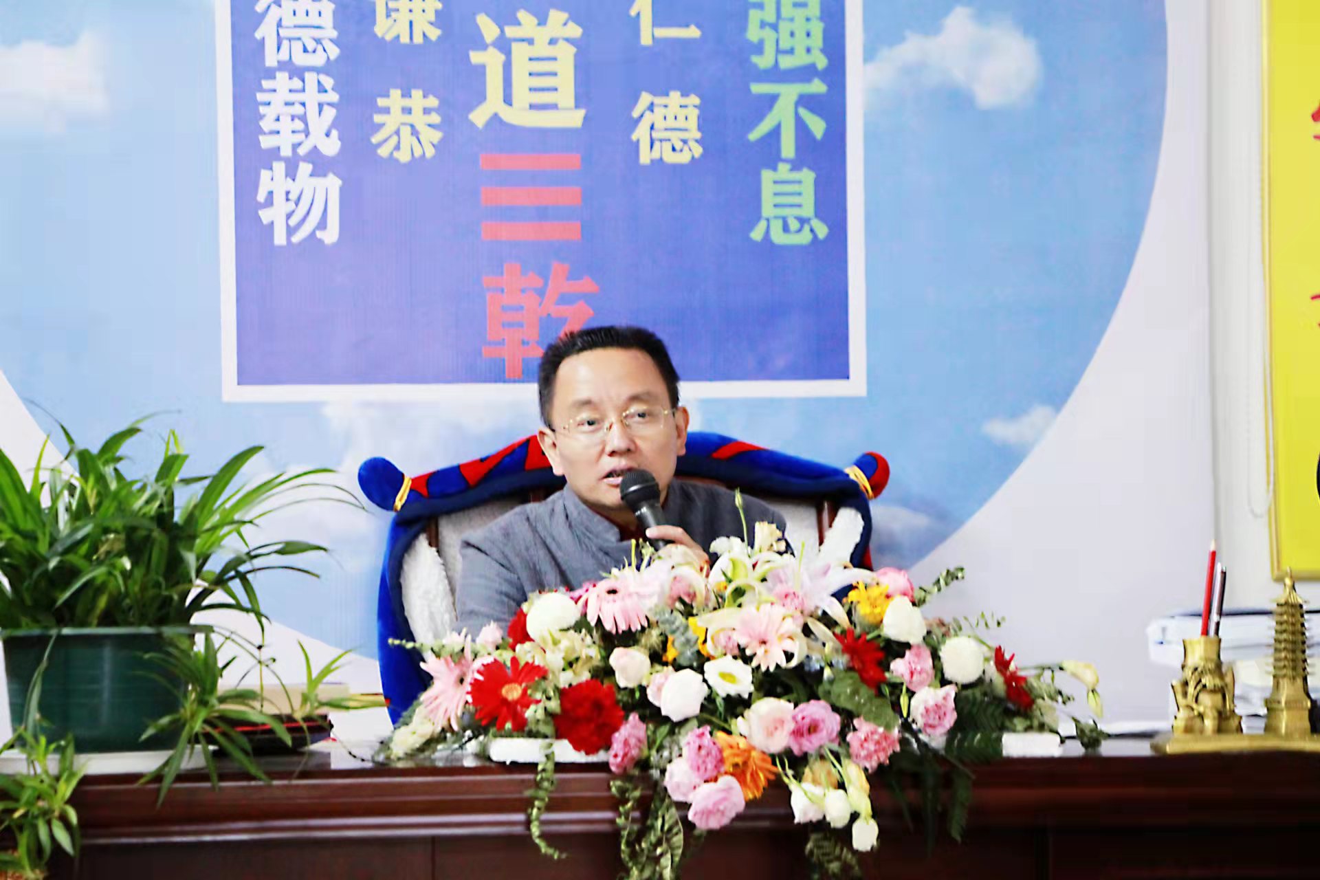 Jin Tuhao, the founder of the Five Elements Interaction Naming Method ...