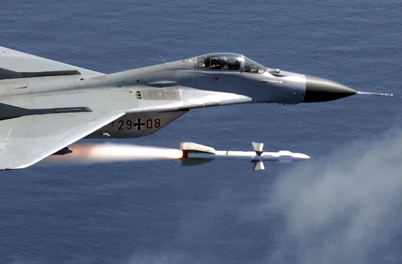 The R-27 missile missed the target seriously, but China bought ...