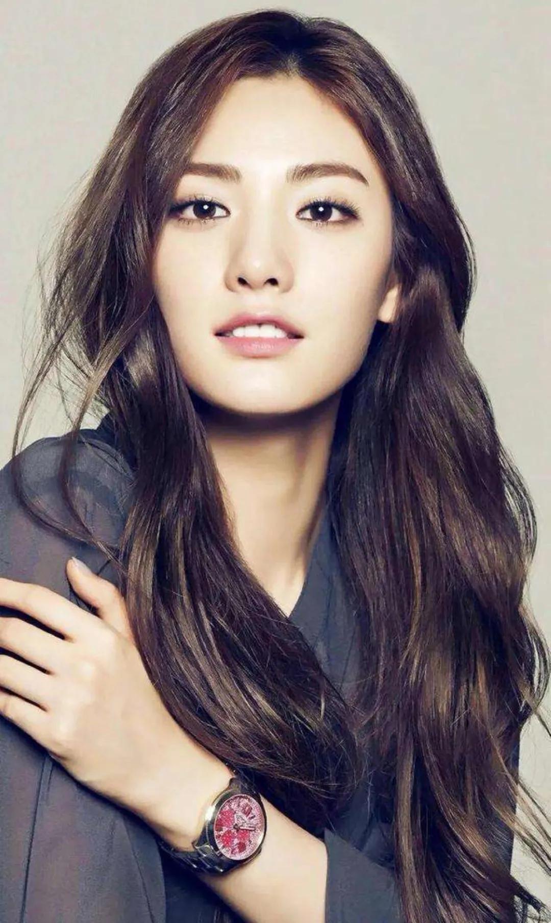 The "mermaid princess" Lin Zhenna with fair skin and beautiful body and ...