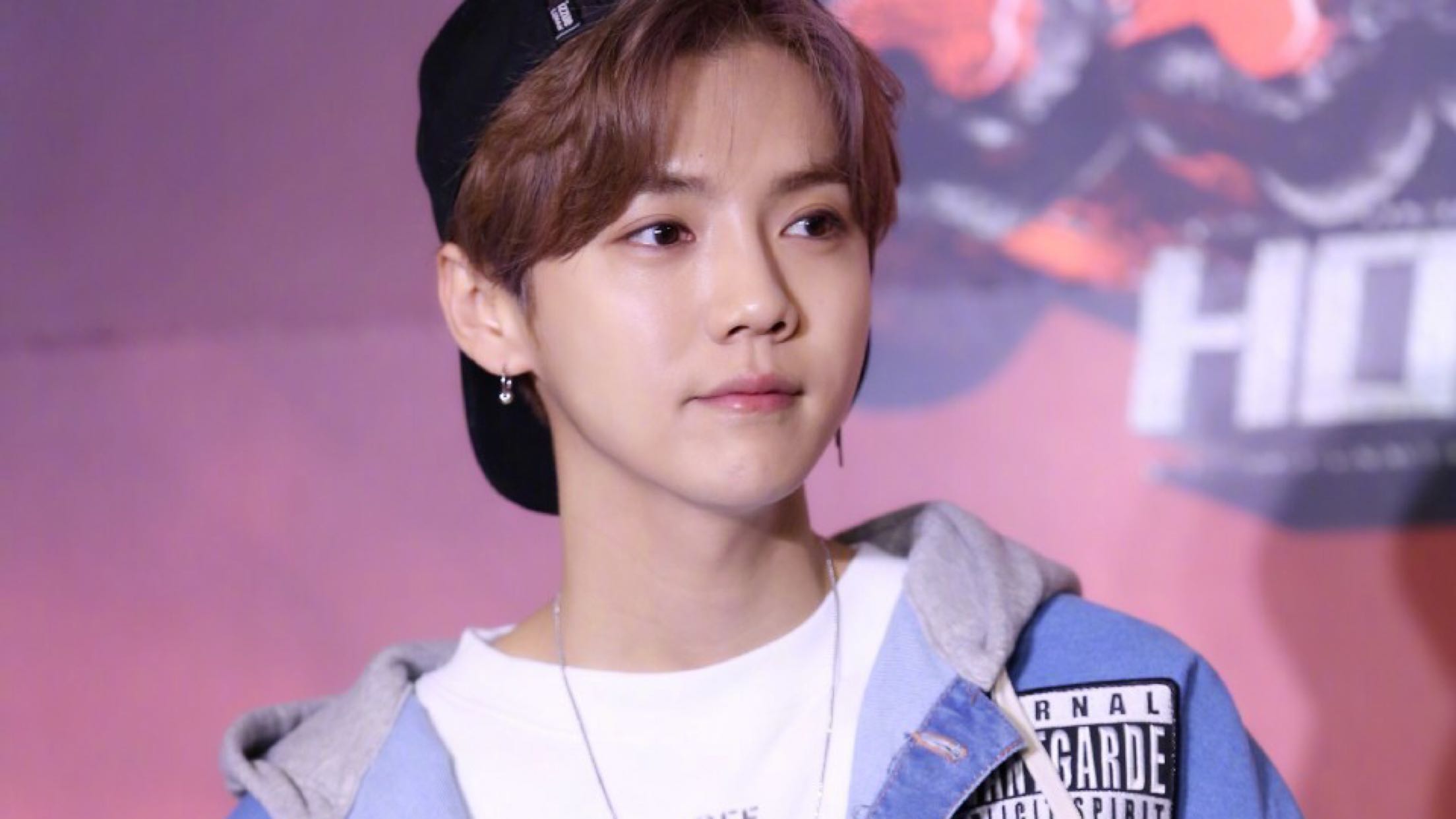 Luhan, who has been in love with Guan Xiaotong for 6 years, is on the ...