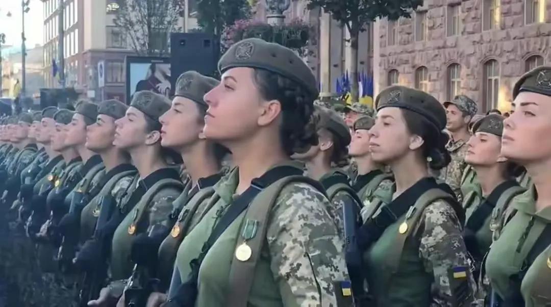 60,000 Ukrainian female soldiers are fighting in the conflict, lacking ...
