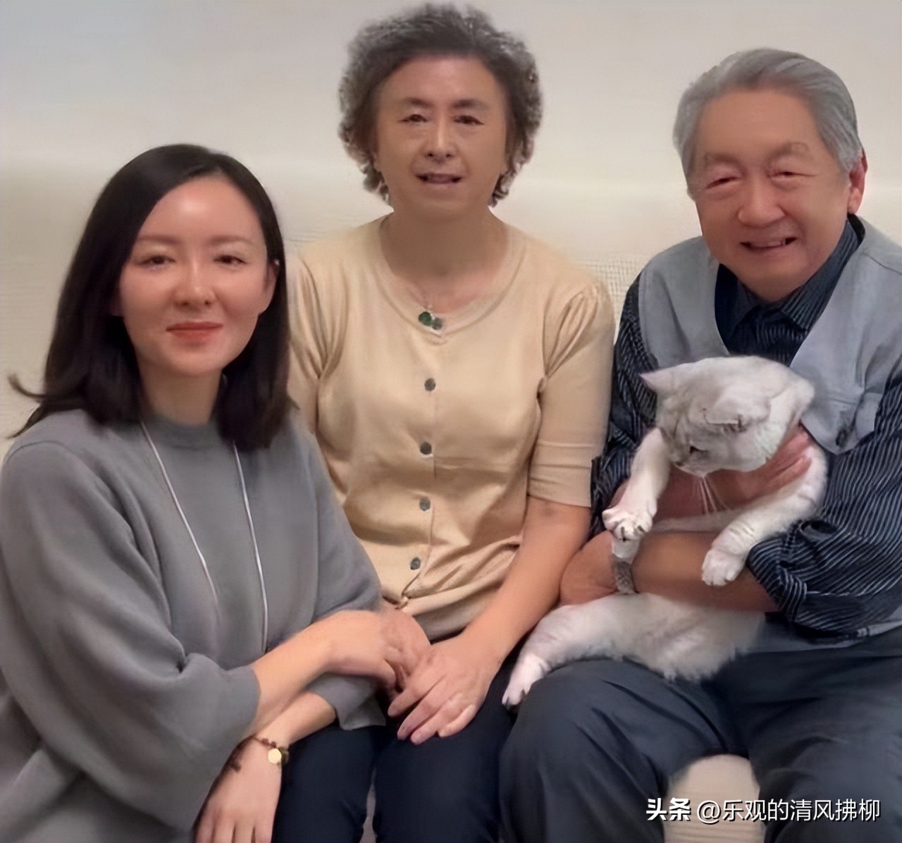 Actor Xu Rongzhen posted a family portrait, a family of three and He ...