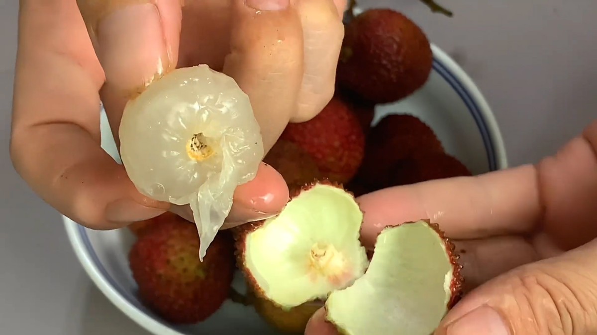 After eating lychees for more than 10 years, I know that squeezing ...