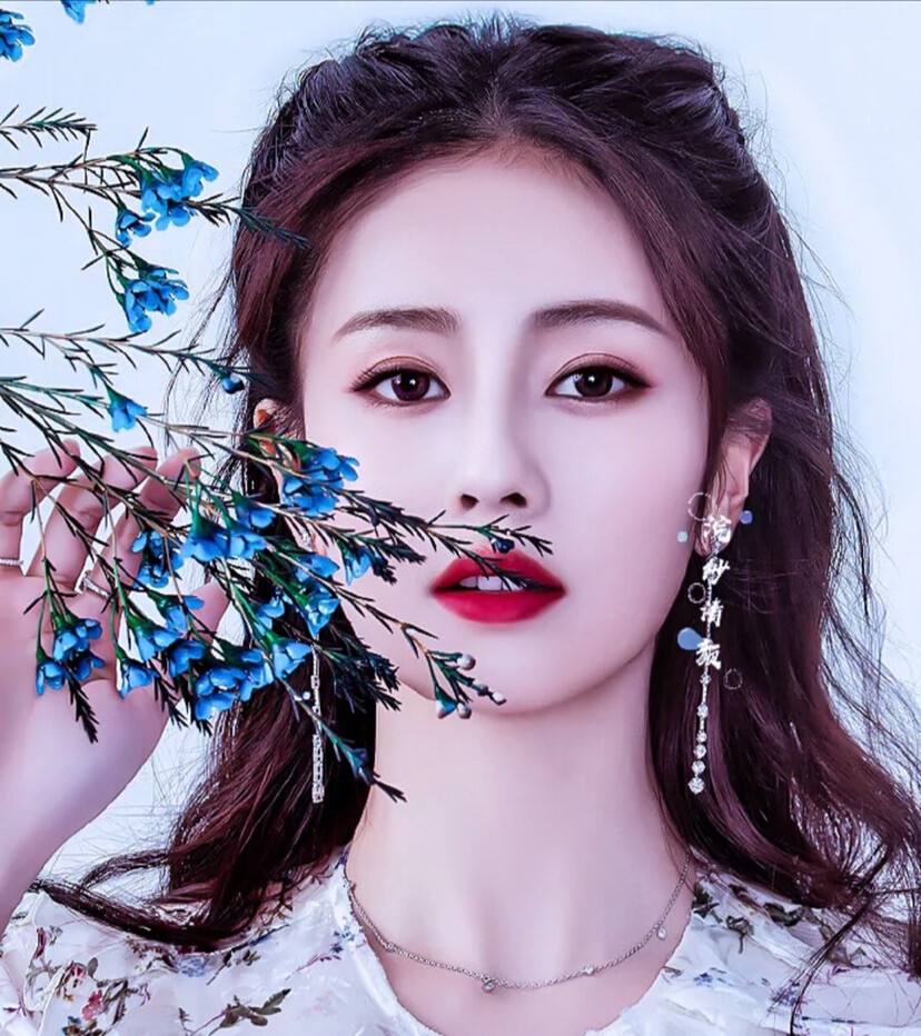 Ming Yang Siying-Female Star White Deer (1) - iNEWS