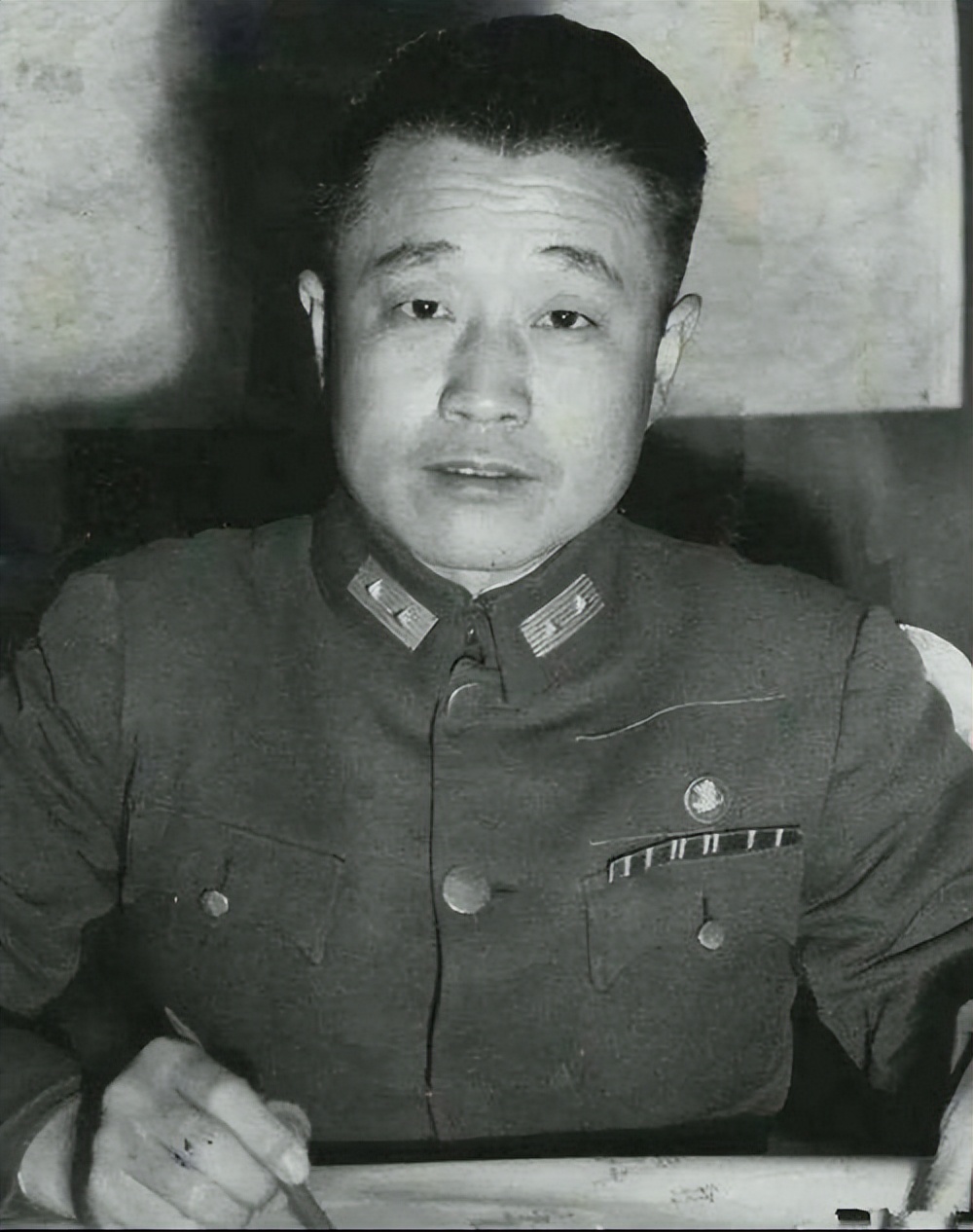 In 1981, Du Yuming confessed to Guo Rugui that he knew his identity a ...