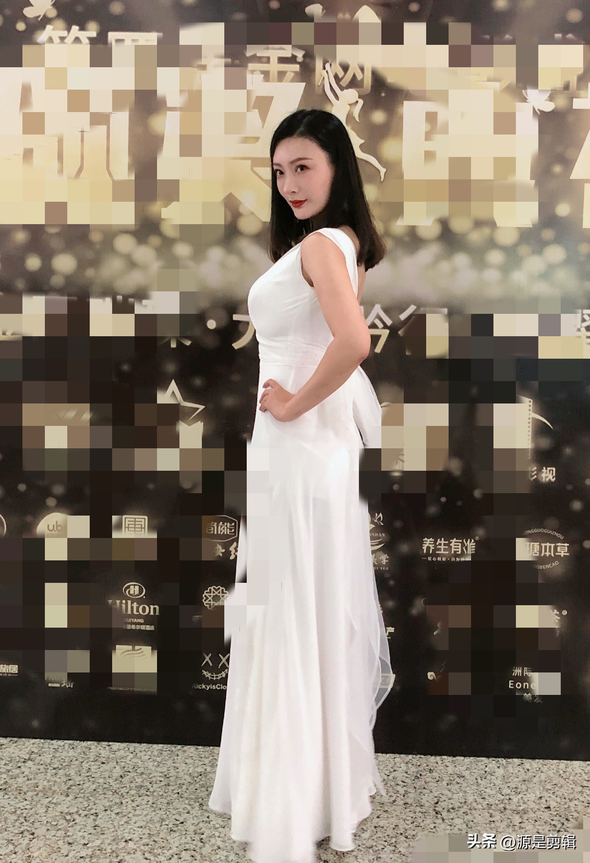 Appreciation of beautiful photos of Wang Li Danni walking on the red ...