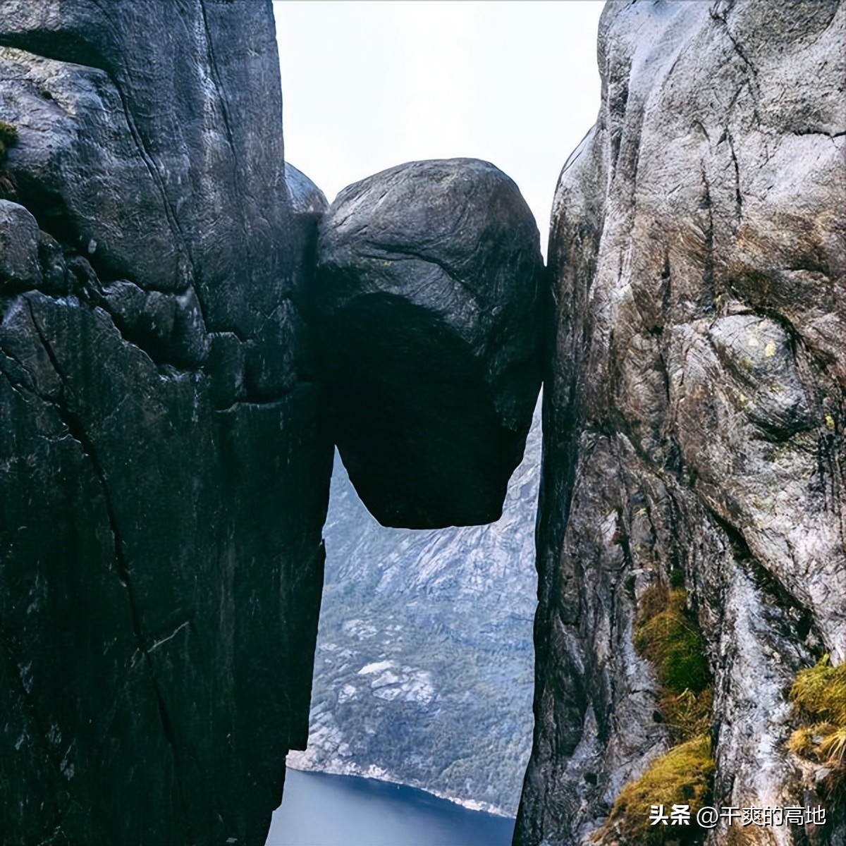 Yan Wensheng: The Boulder of the Soul - iNEWS