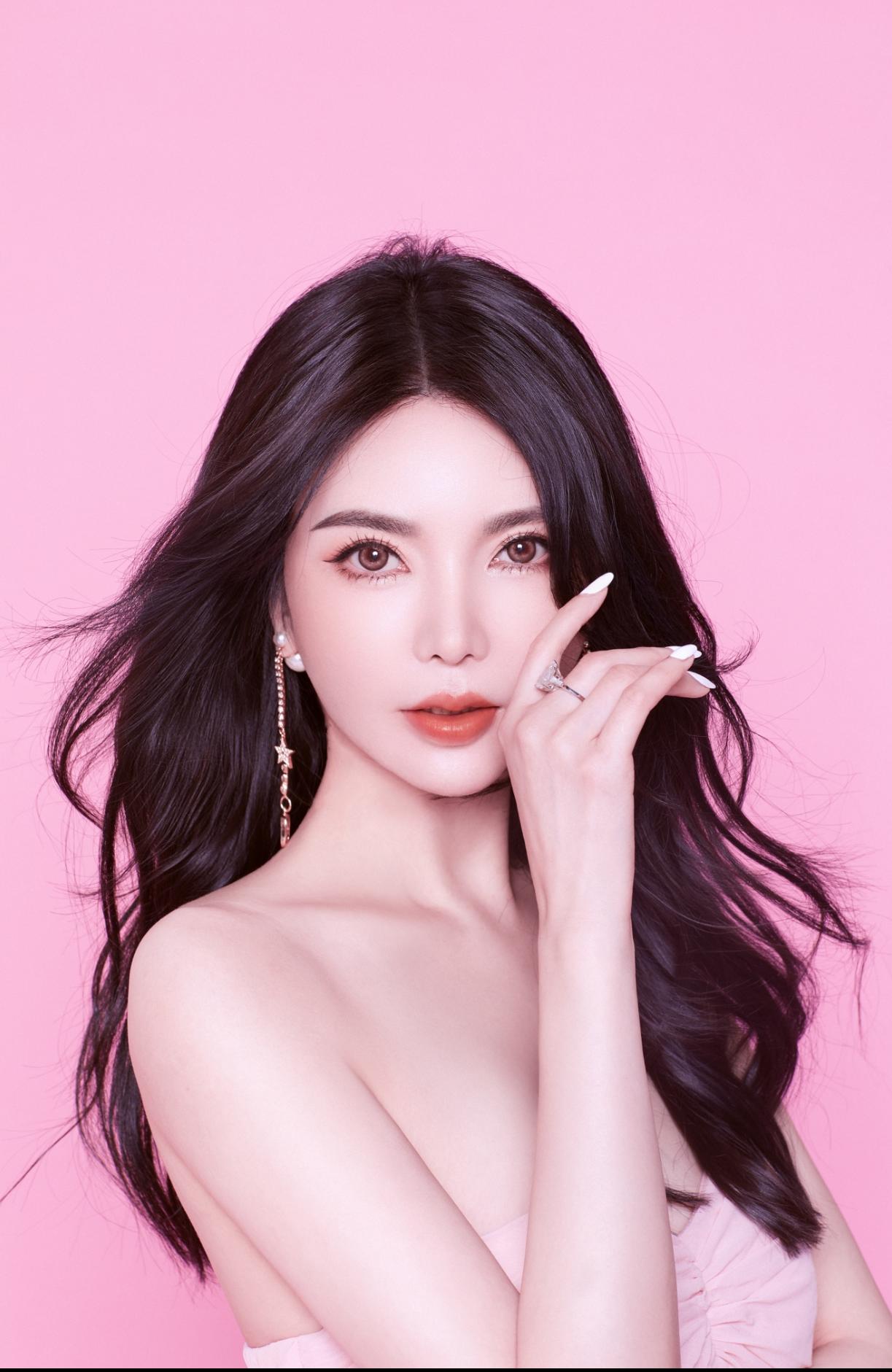 Ivy Lyon founder Zhang Zhihan released a new photo - iNEWS