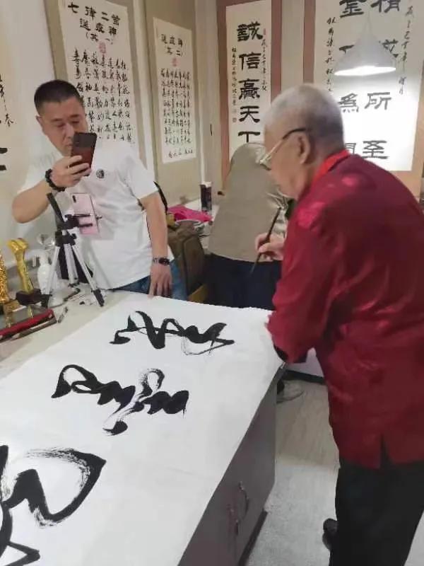 Calligrapher Zhang Zhigang—Participating in the Jinzhe Culture ...