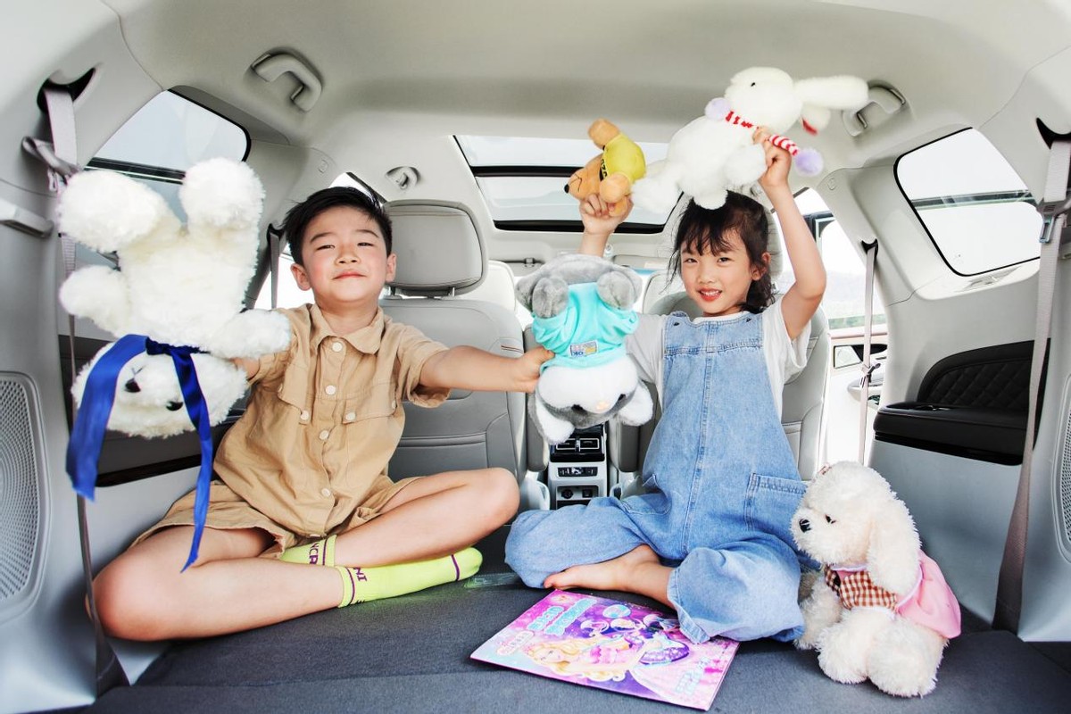 The 2.9-meter wheelbase provides ample space, and the yacht is equipped ...