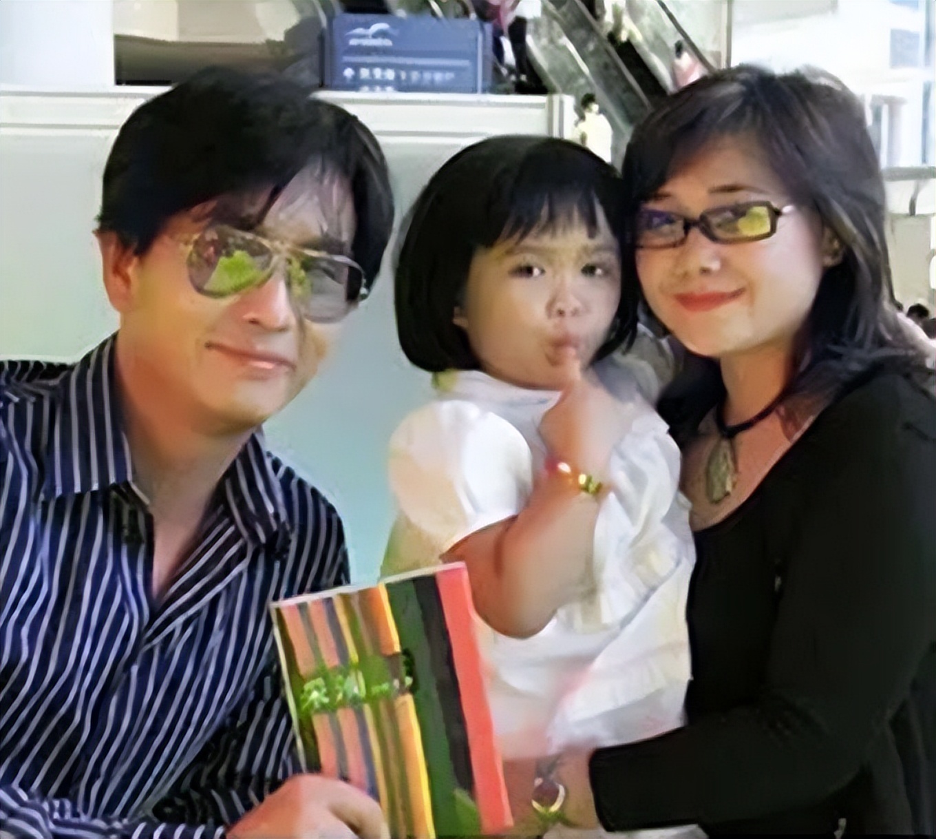 Kwan Ho Tse's 22-year-old daughter graduated from a prestigious British ...
