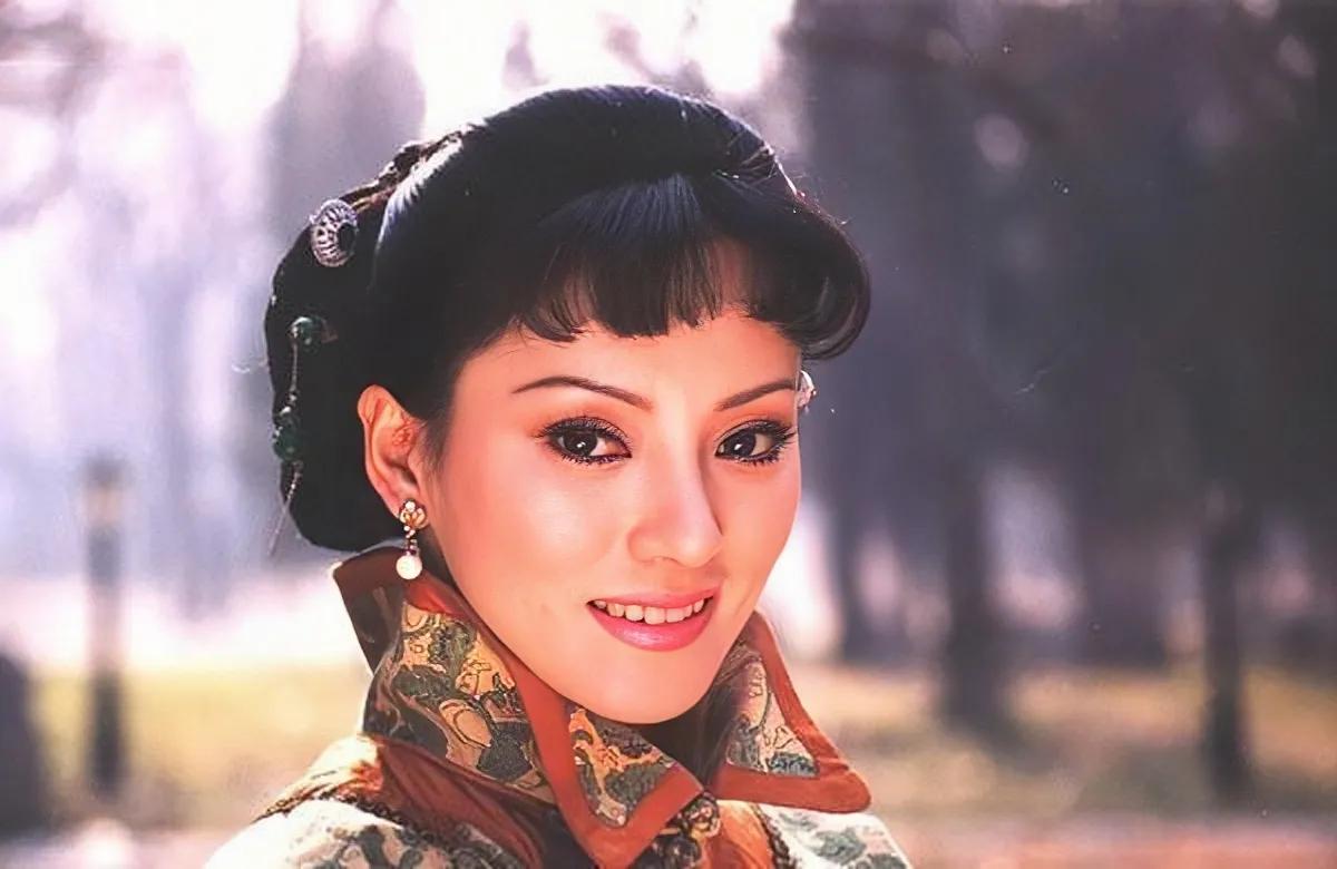 Peng Dan: From a glamorous actress to a shining red star, it depends on ...