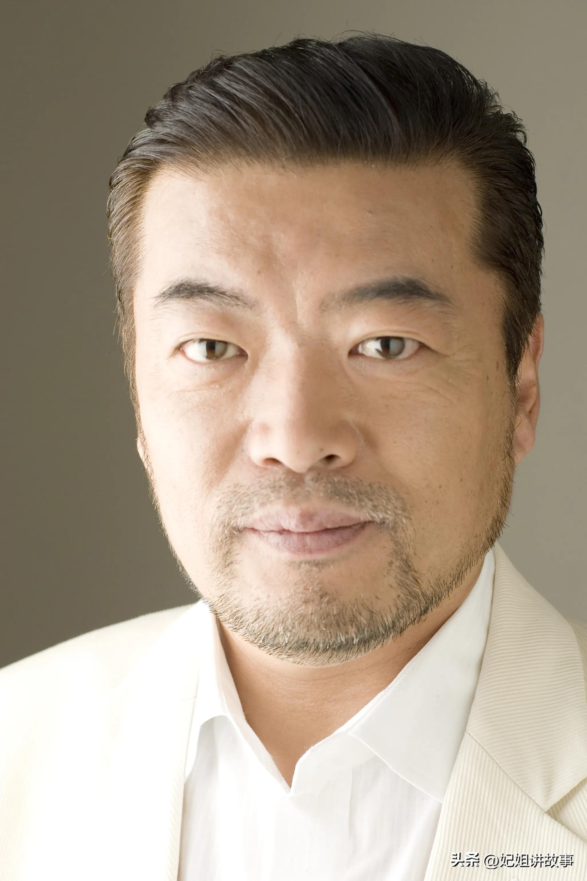 Japanese local tyrant is extremely extravagant and lustful. He has 3 wives and 8 mistresses. He ...