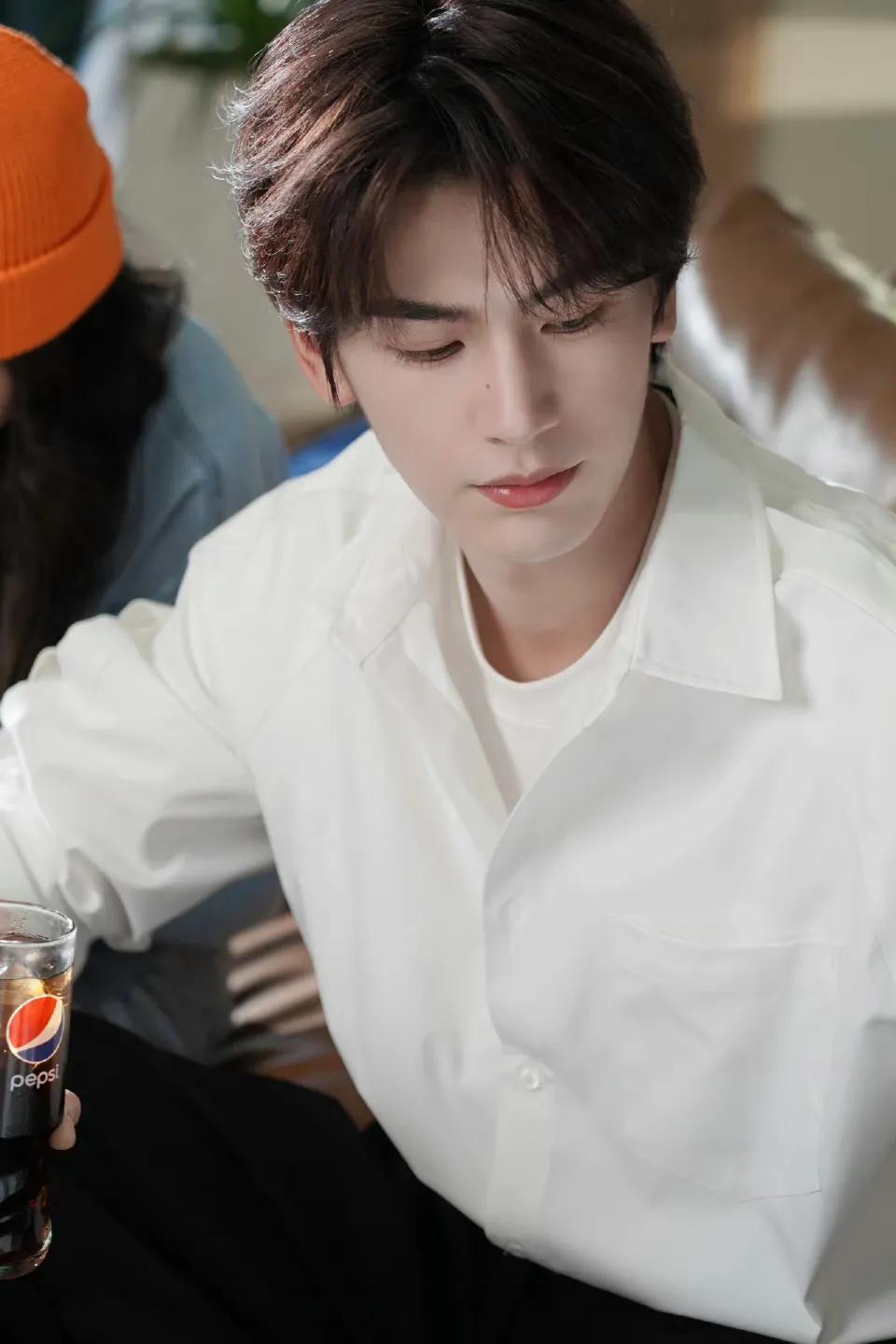 5.9 Atlas Qi Wei Xing Fei Zhang Linghe Ma Xinrui Wang Yuwen Mao ...