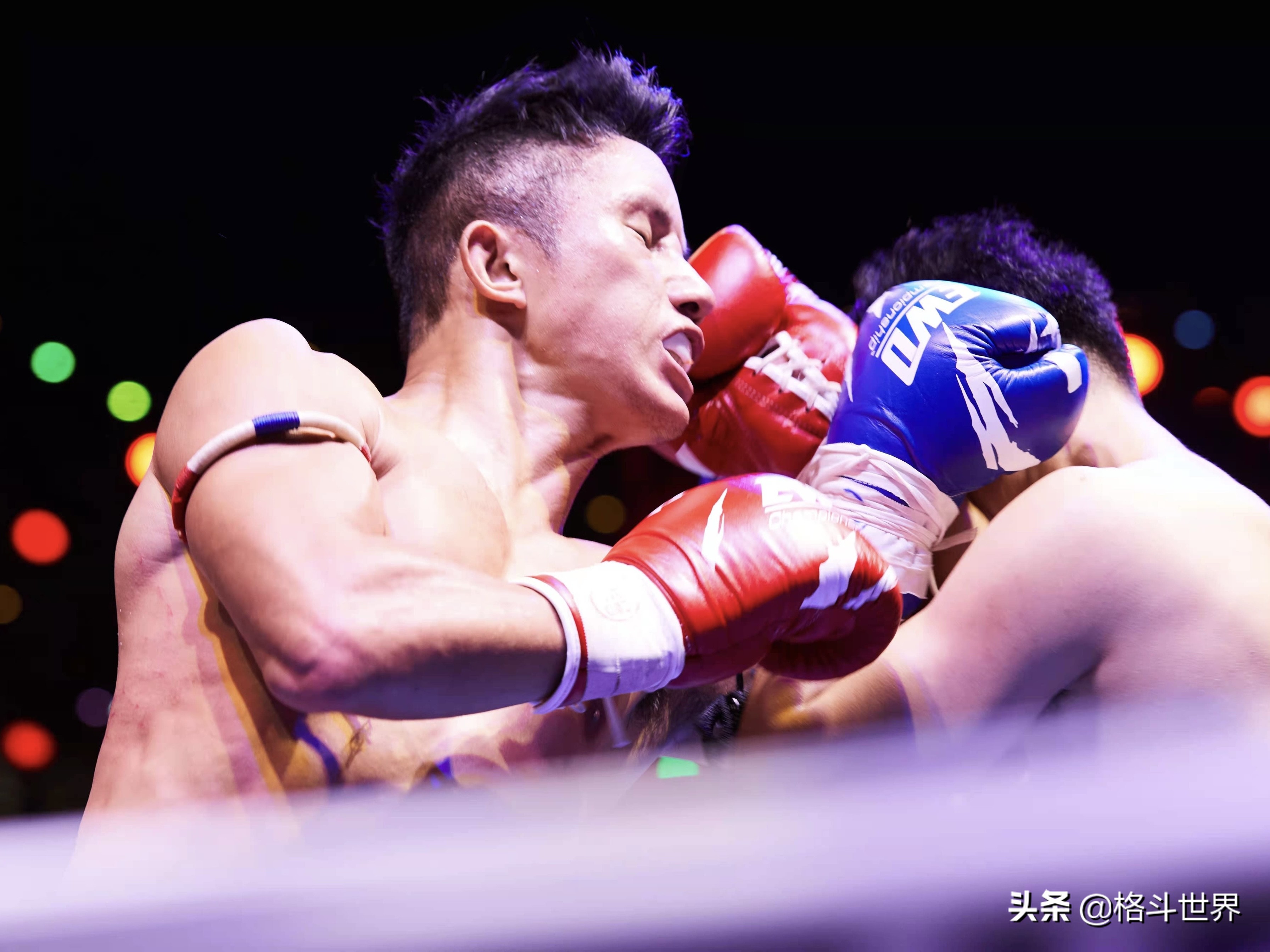 Chinese boxer Roger won the WBC Muay Thai International Gold Belt - iNEWS