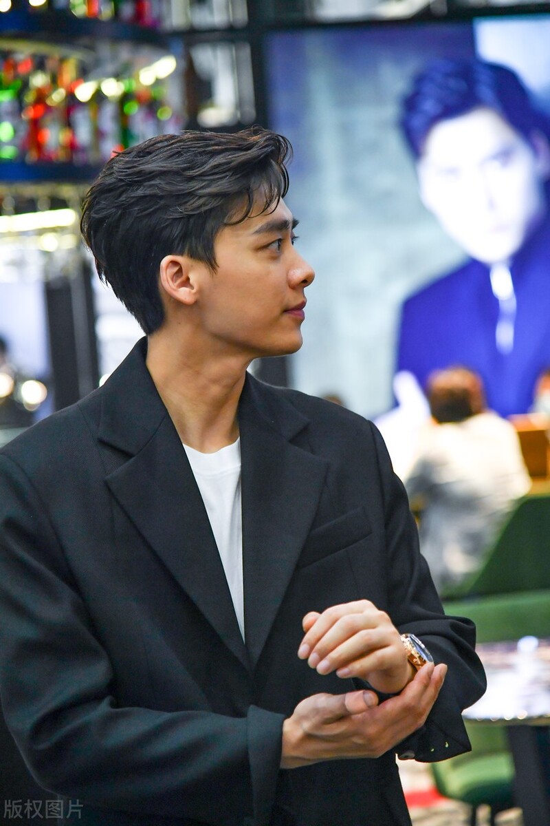 Li Yifeng in 1987 - iNEWS