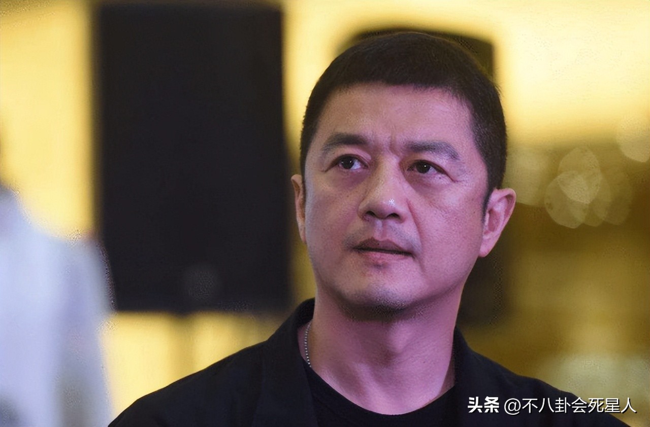 51-year-old Li Yapeng is responsible for the live broadcast, and the ...