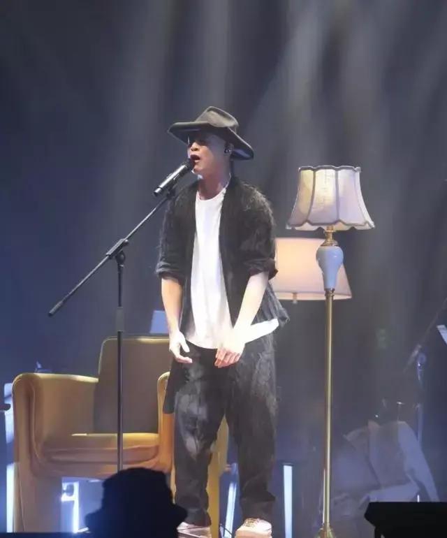 Not only Jacky Cheung's successor to Eason Chan, but Jian Tian is a ...