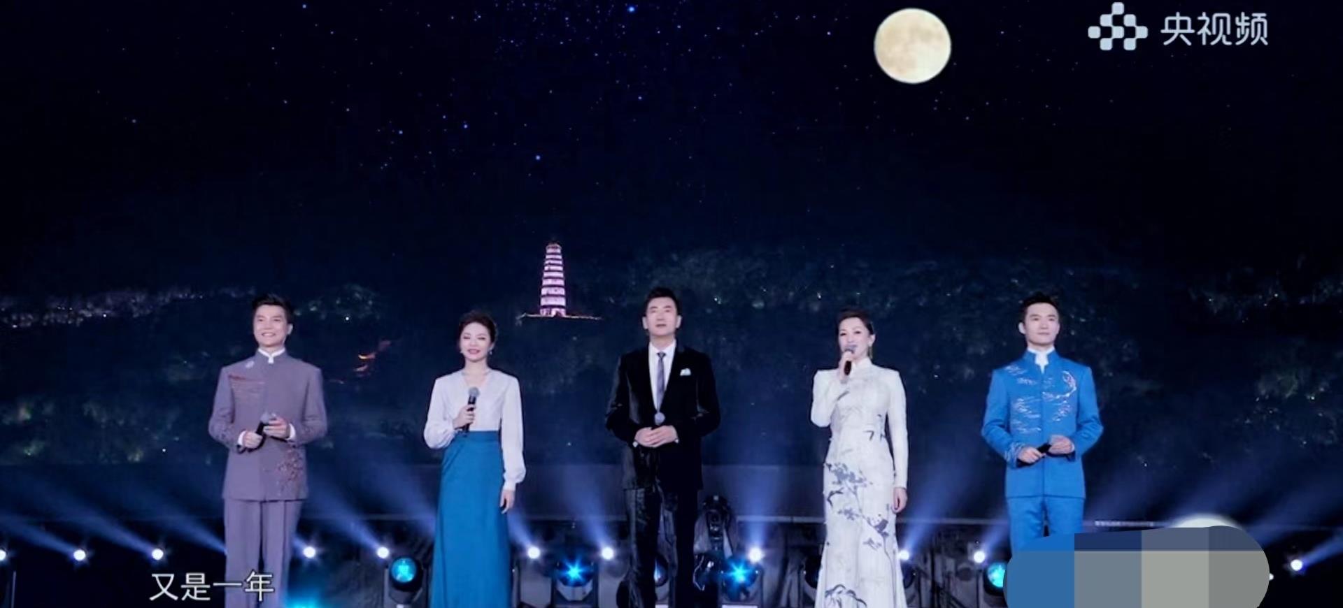At the CCTV Mid-Autumn Festival Gala, many celebrities took the stage to sing, but netizens were ...