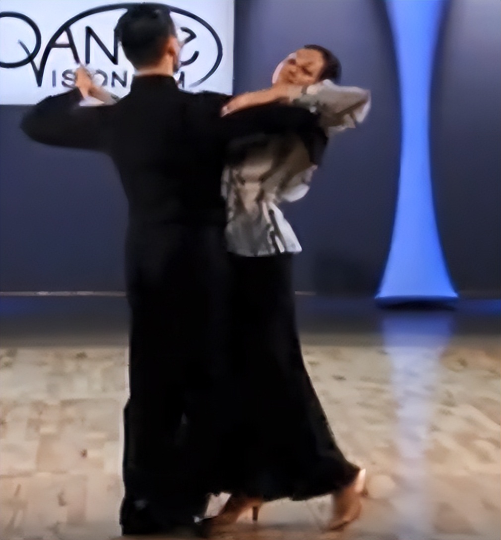 The gorgeous first three steps (right turn step) technique of ballroom ...