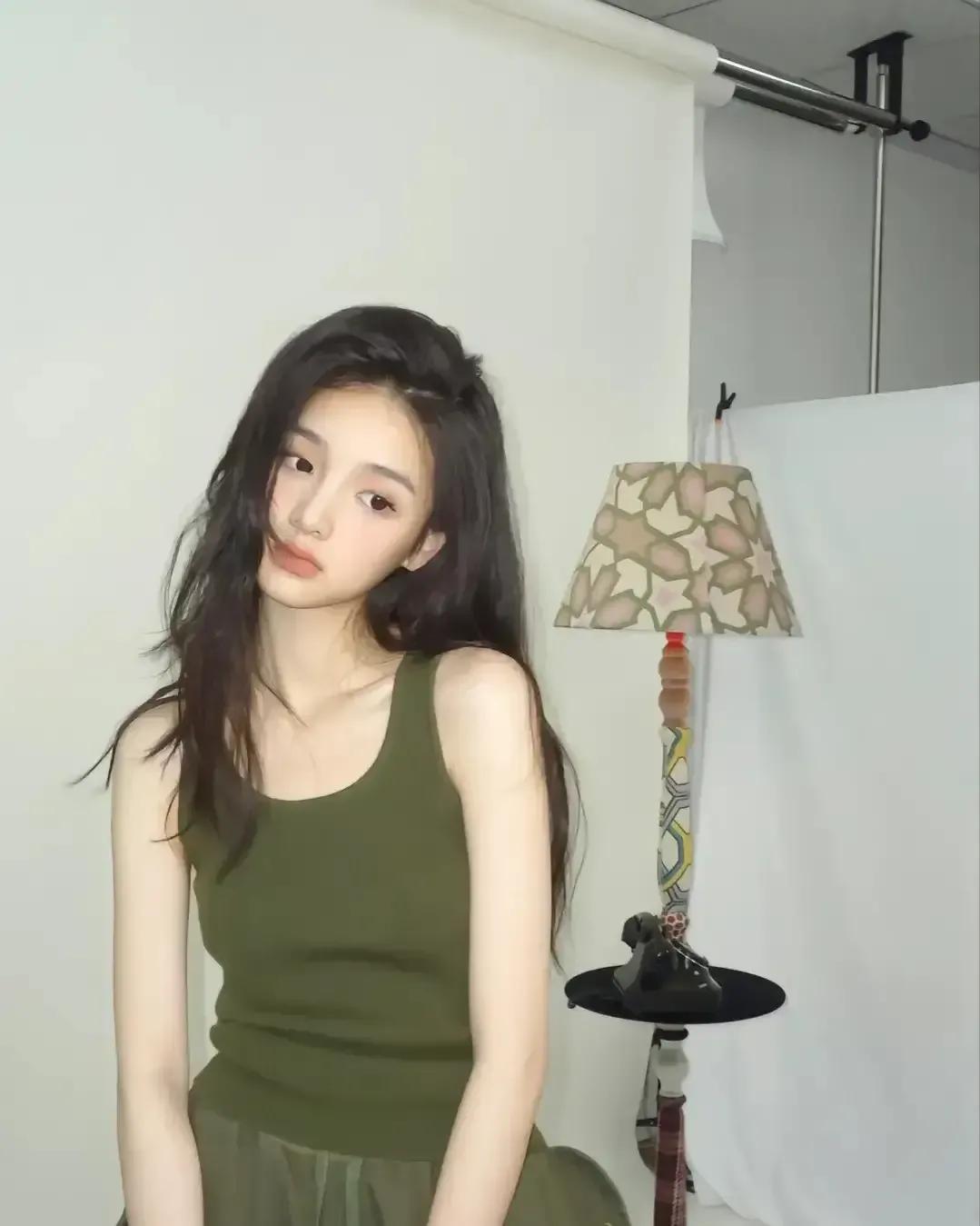 Wang Sicong brings his girlfriend who is 15 years younger than the Internet celebrity, eats ...