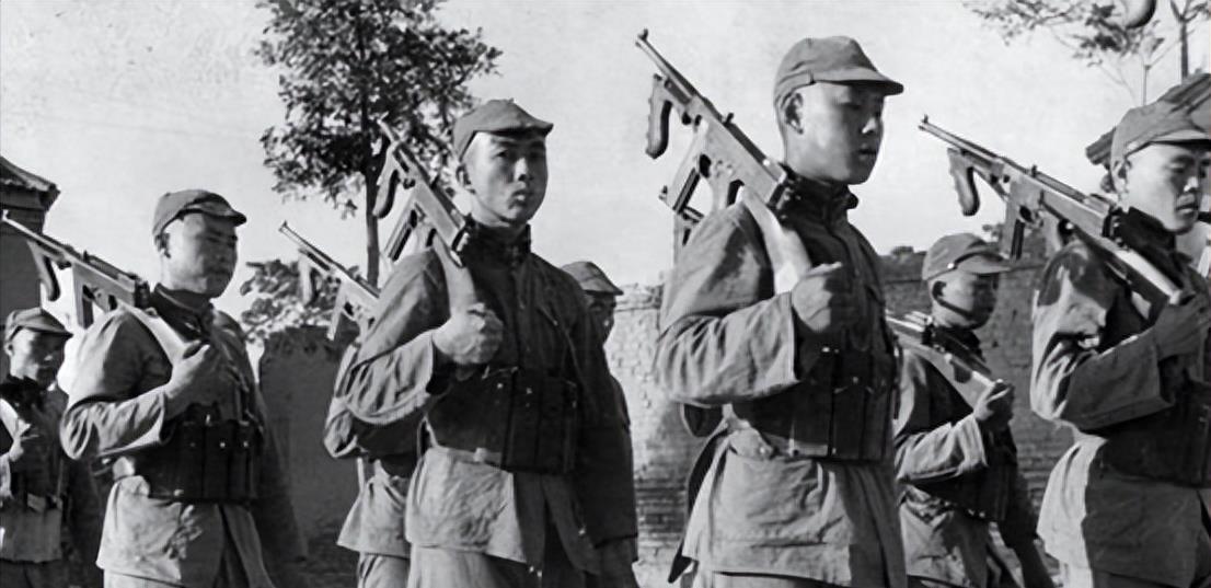 At the Lushan Conference in 1959, Huang Kecheng angrily criticized Mr ...