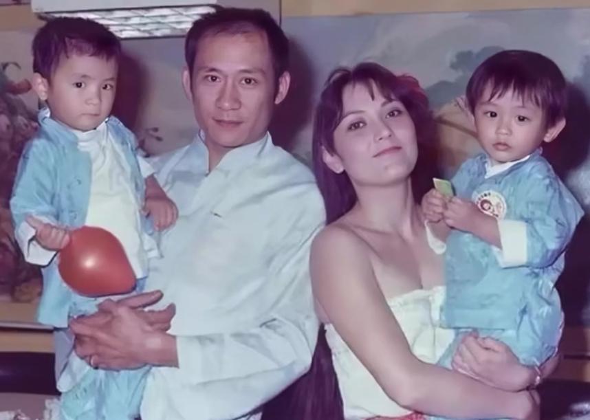 Huang Zhan's daughter attended a family gathering, hugged her cousin-in ...