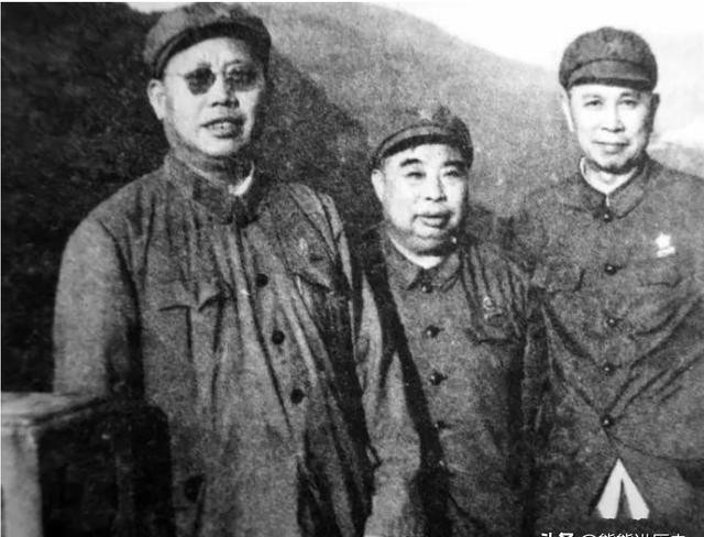 After liberation, General Lin took a photo with his four top generals ...