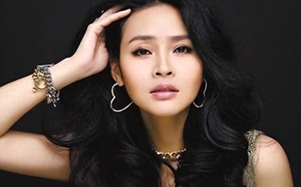 Yu Mingjia's family of four travels, the mysterious husband rarely ...