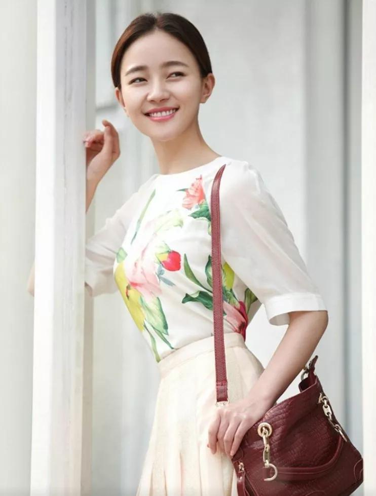 The absolute goddess Jiao Junyan - iNEWS