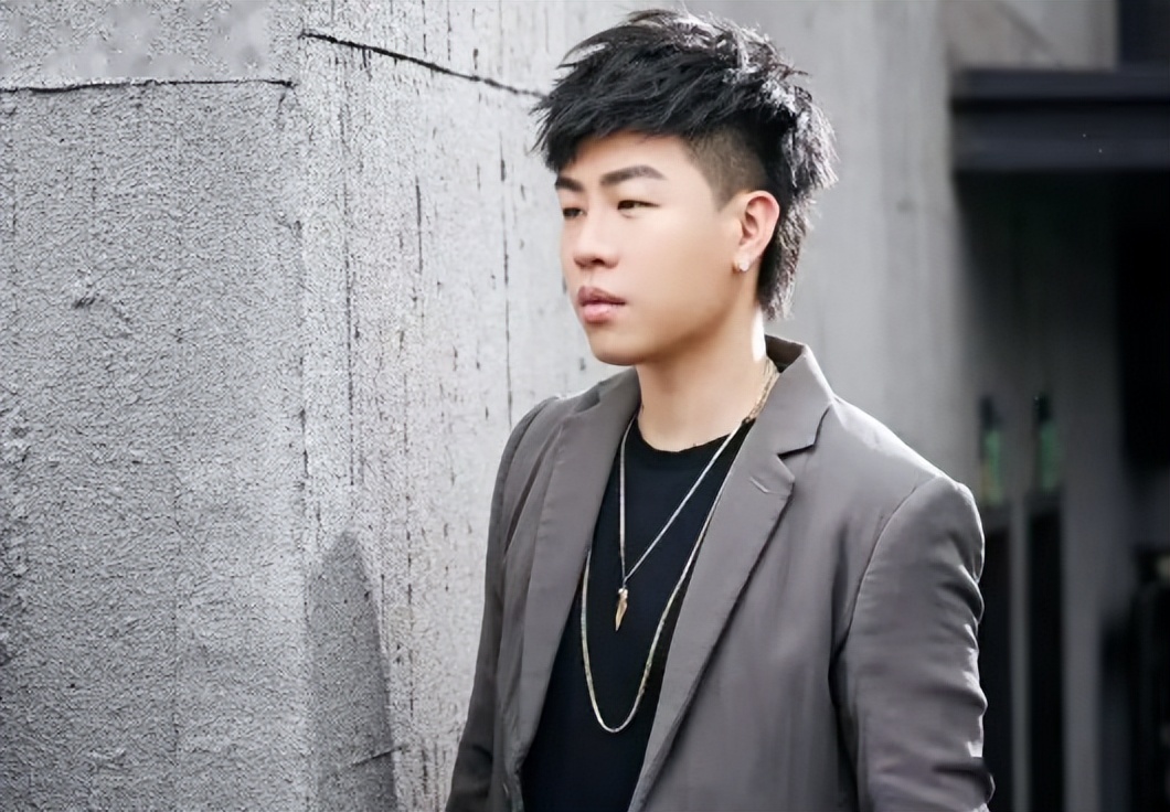 Hu Yanbin is suspected of being caught in a "peach color" news event ...