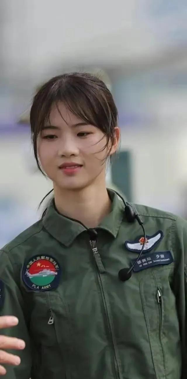 The most beautiful pilot Xu Fengcan - iNEWS
