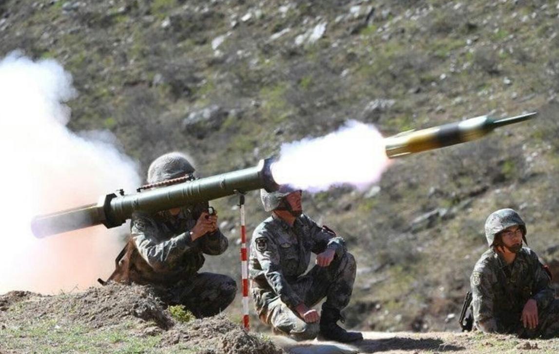 The strongest individual weapon in China, the PF11-93 cloud bomb, came out, and the old beauty ...